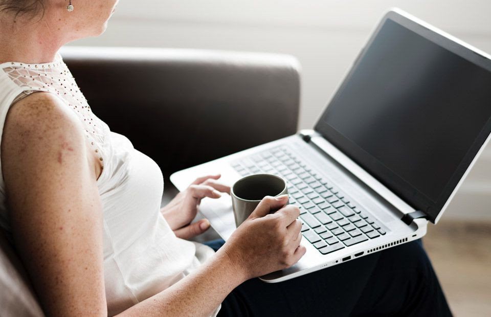 How to Find a Job: Our 8 Best Hacks to Job Searching | Career Contessa