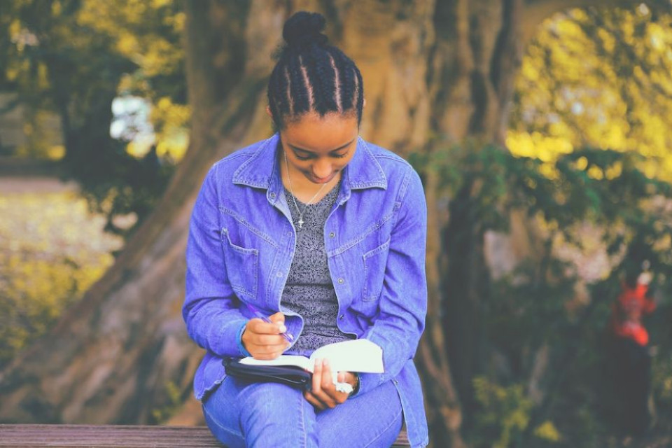 How to Create the Perfect Writing Sample to Get the Job | Career Contessa